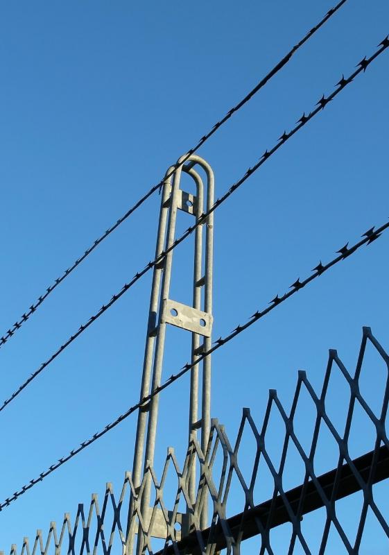 What is Cyclone Fencing? (with pictures)