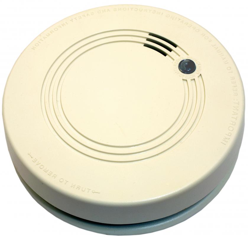 What are Dual Sensor Smoke Alarms? (with pictures)